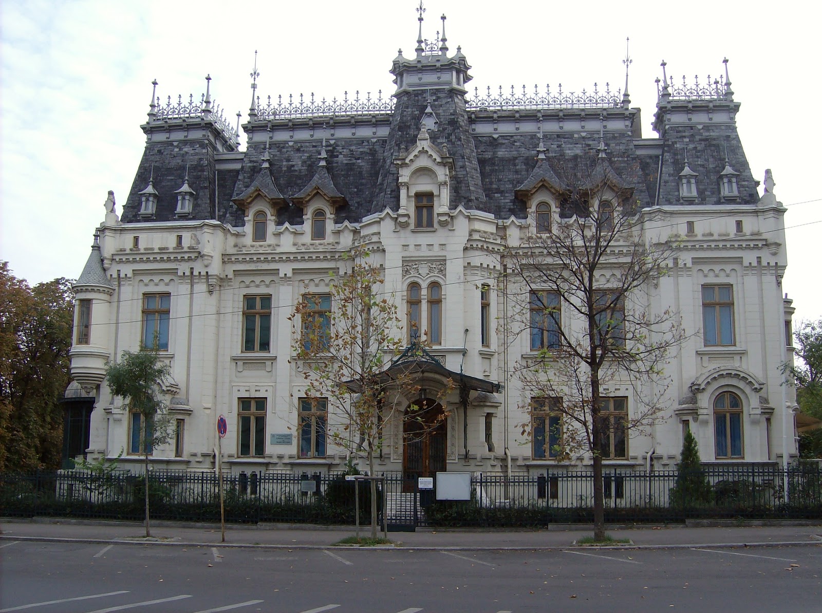 Cele mai frumoase palate din Bucureşti - Ela Crăciun - SuperMom - Blog ...